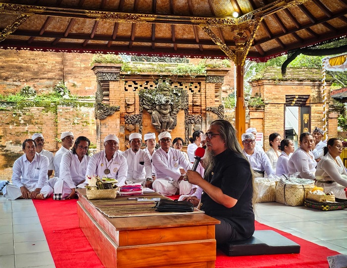 Tiga Sulinggih Muput Upacara Pawintenan Bersama di Banjar Adat Bakung ...